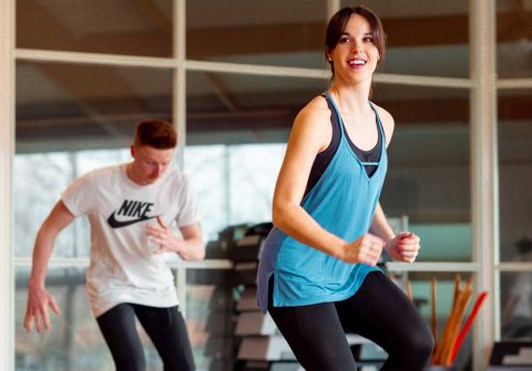 Step : Principe et bienfaits d'un cours de step | Les Océades